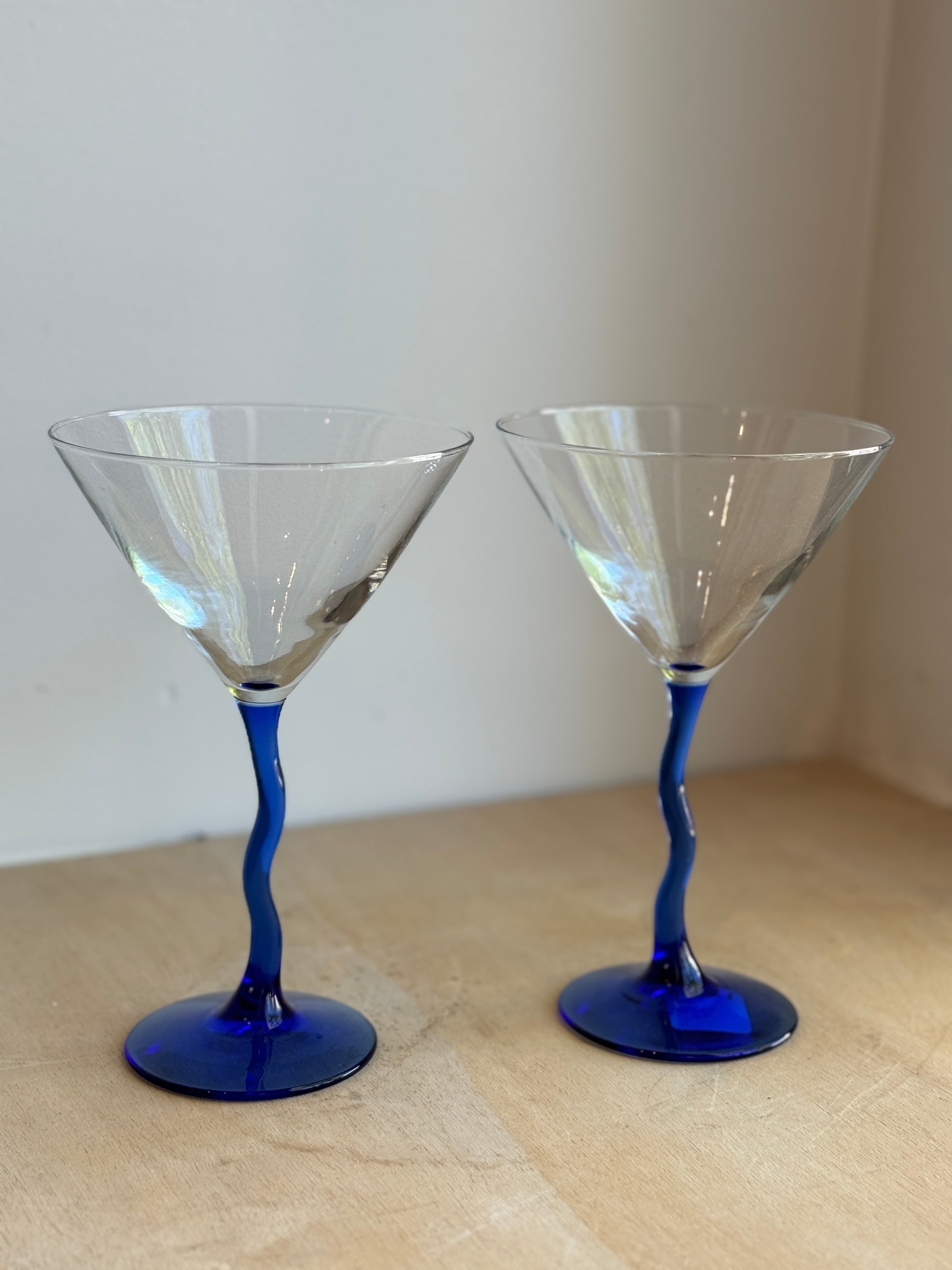 Wiggle Stem Martini Glasses – hoste